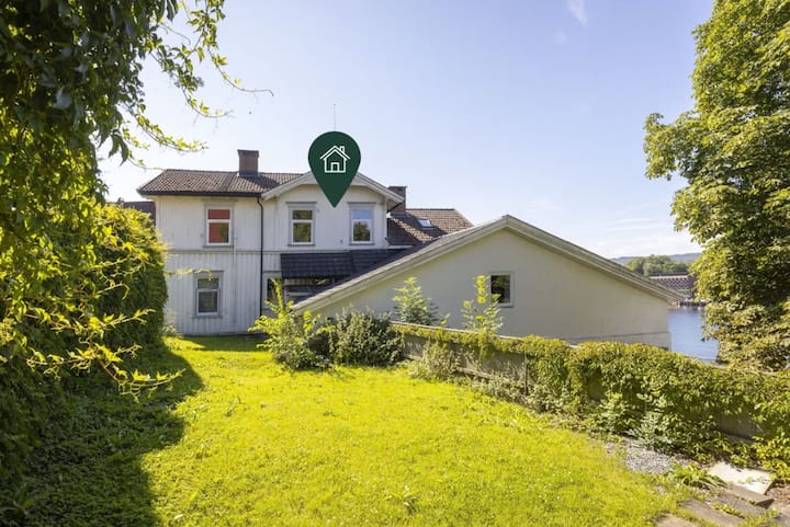 Stor Leilighet Med 4 Romslige Soverom - Skien