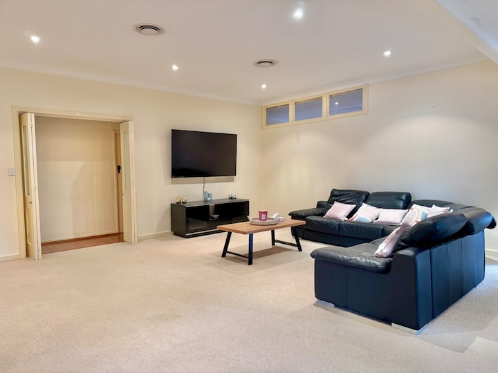 4 Bedroom 2 Bathroom And A Pool! - Merredin