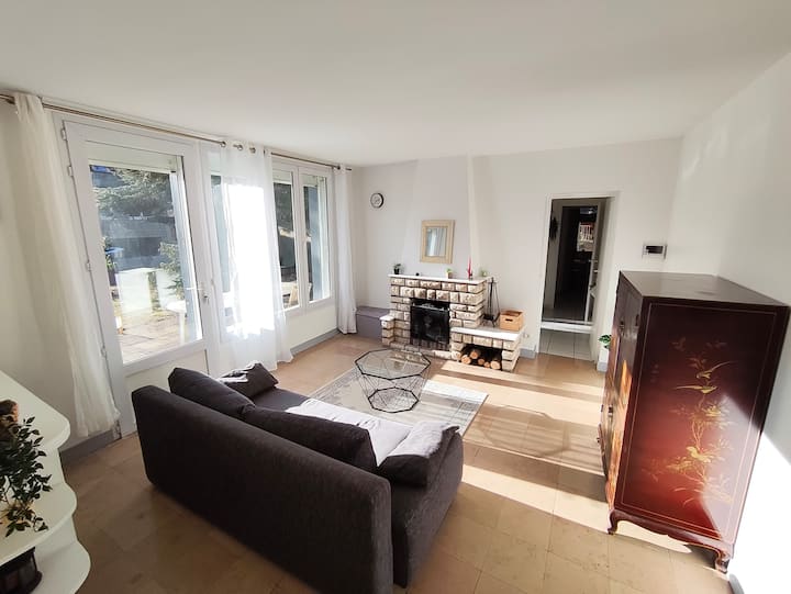 Charmante Maison Individuelle Avec Jardin - Chatou