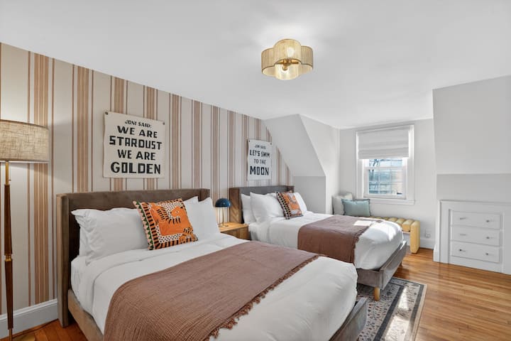 Beautifully Renovated Home Near Harvard & Boston! - Waltham, MA