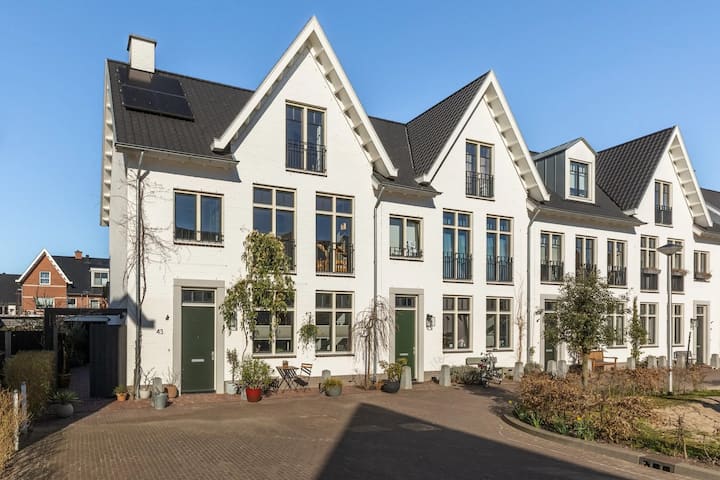 Ruime Hoekwoning In Amsterdam (Weesp) - Amsterdam