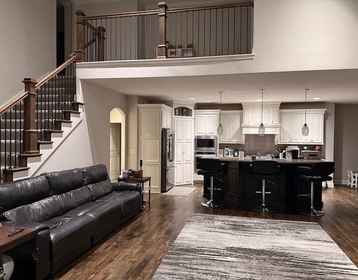 Overland Park Hide-away - Spring Hill, KS
