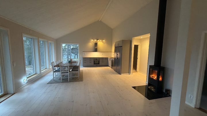 Modernt, Lyxigt Och Avskilt Med Badsjö! - Gnesta