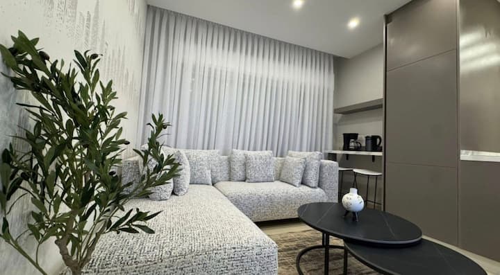 Cozy Modern Home | Calm & Comfortable - 암만 주