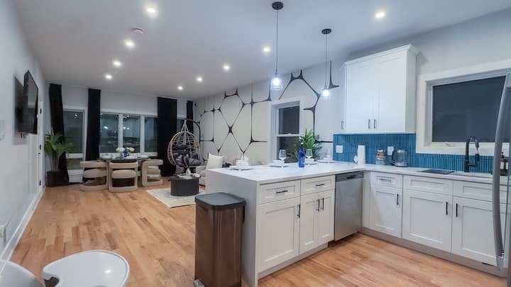 Pristine House, Sleep 21, Park 2 Cars Free, 20%off - Verona