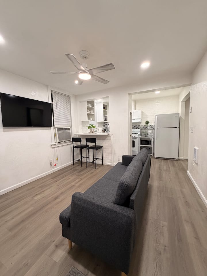 Casa Azulejo Moderno: Stylish Upper Unit - Marysville, CA