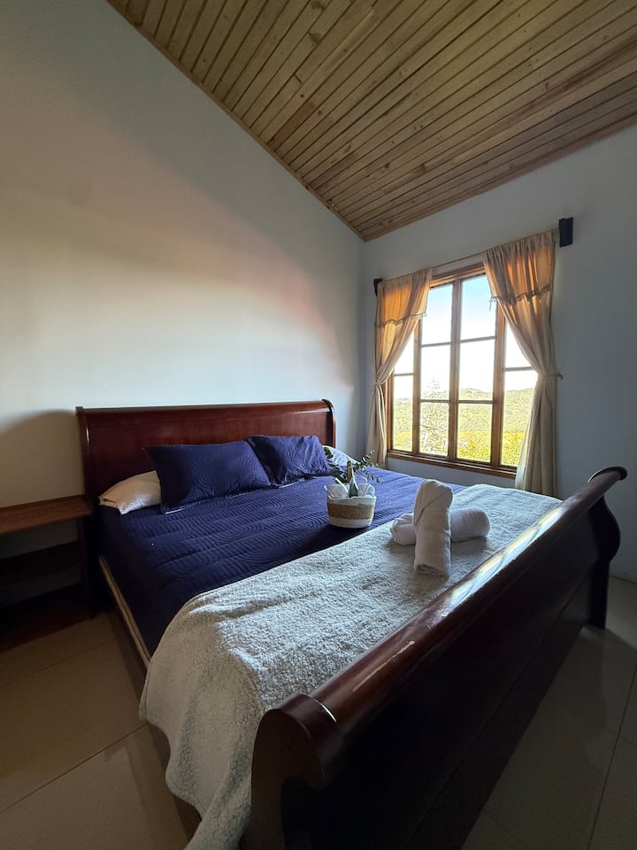 Chalet avec jacuzzi, vue et belvédère à Tecpán - Cabanes à louer à ...
