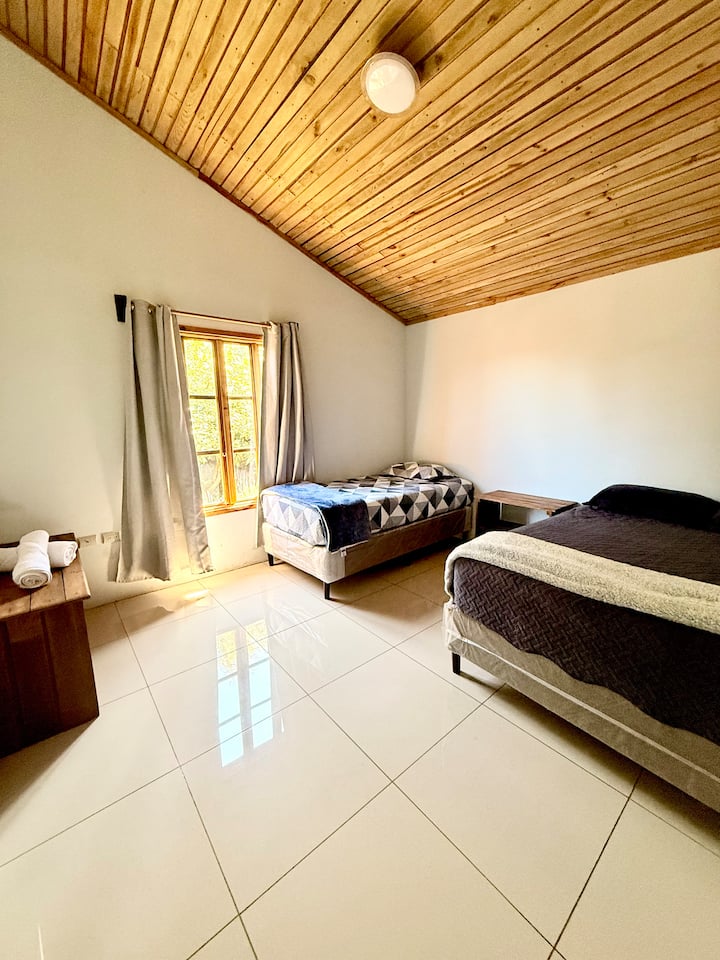 Chalet avec jacuzzi, vue et belvédère à Tecpán - Cabanes à louer à ...