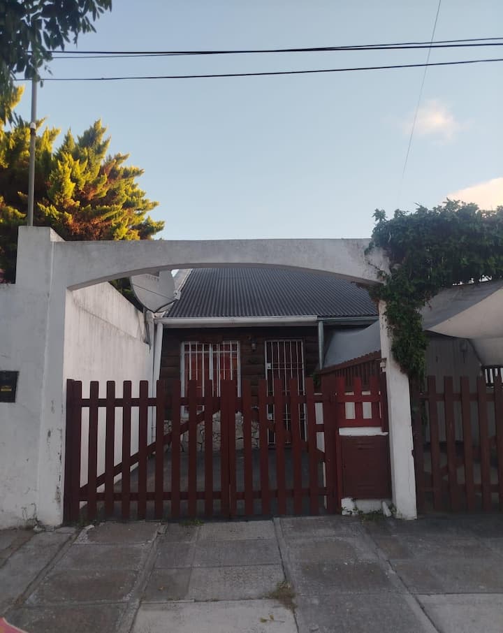 Excelente Alojamiento A 3 Cuadras De La Playa. - Santa Teresita