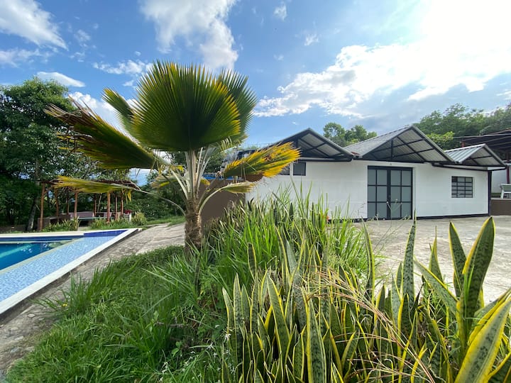 Linda Casa De Campo Desde 10 Hasta 20 Personas - Villeta