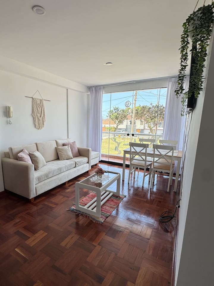 Departamento Acogedor Con Vista Al Parque - Huacho