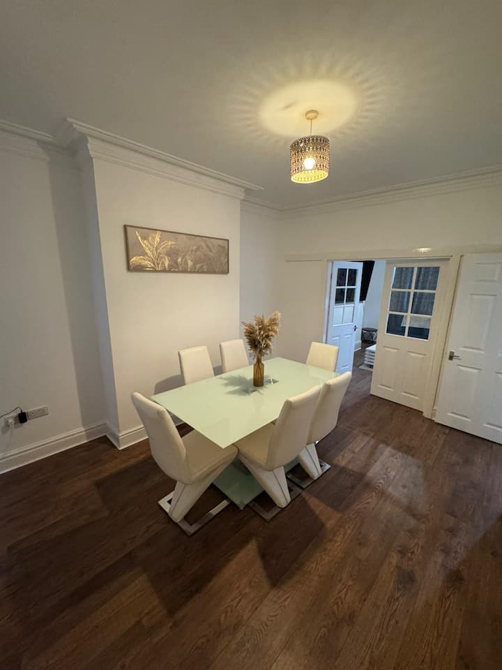 Spacious 4br House Victoria Rd | Sleeps 8 - Doncaster