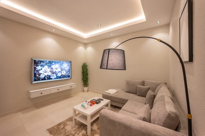 شقة بغرفة وصالة في قلب الطائف | تسجيل دخول ذاتي - Saudi Arabia