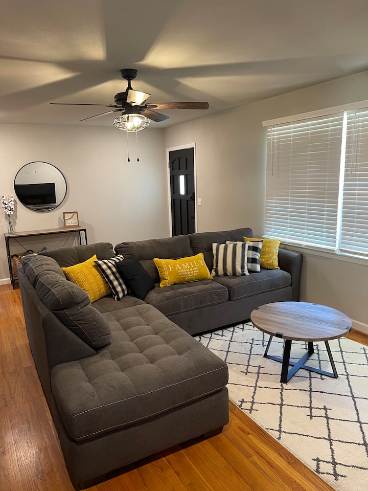 Spacious Modern Farmhouse | Ideal For Families - Rolla, MO