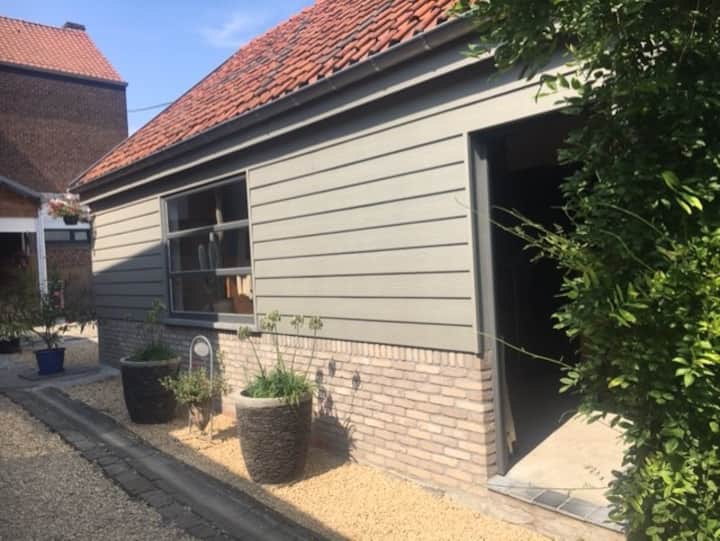 Open Woning, Gerenoveerd, Met Ruime Plaatsen - Aalst