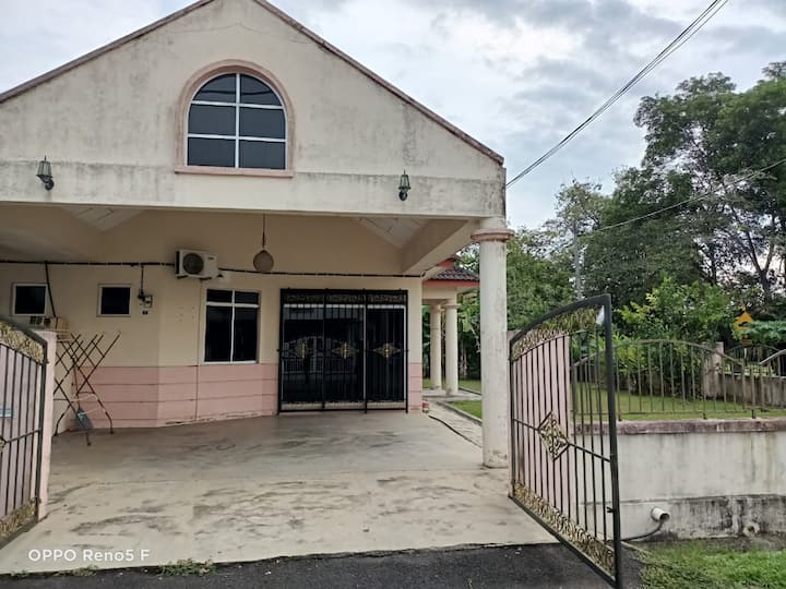 Homestay Ummi - Segamat District