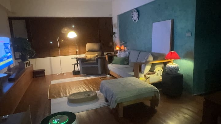 偶爾有喵1
如果你也常旅行，歡迎與我共同分享這個舒適的空間，希望你在這個城市有一個家的感覺 - Taichung City