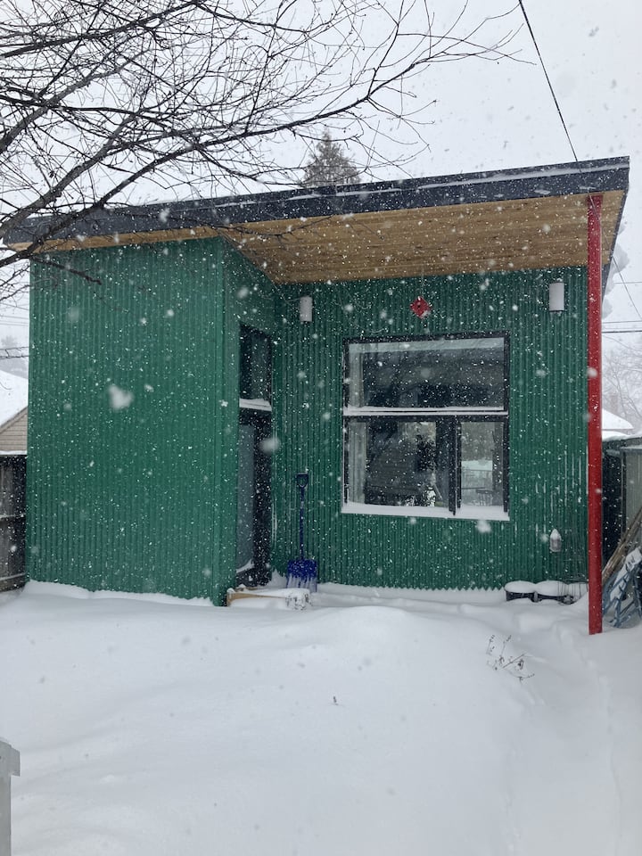 Handy Studio In Oakwood Village - Toronto