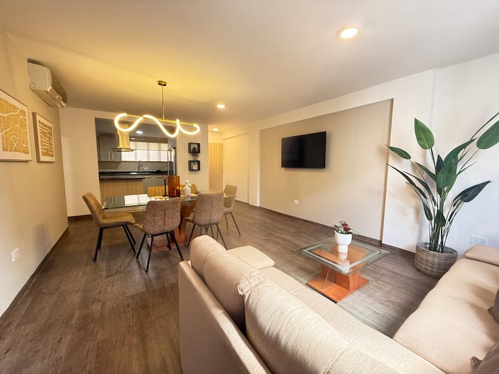 1ra Av. Los Palos Grandes: 2hab + 2b - Caracas