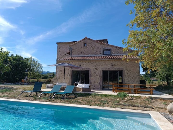 Maison Traditionnelle En Pierres En Bord D'ardèche - Aubenas