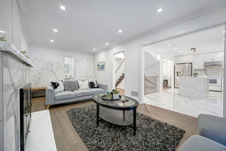 Spacious Luxury 5br Home | Entire Two Floors - Markham