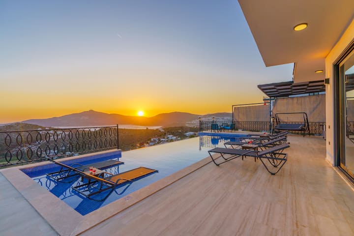 Deniz Manzaralı ÖZel Havuzlu Villa - Kalkan