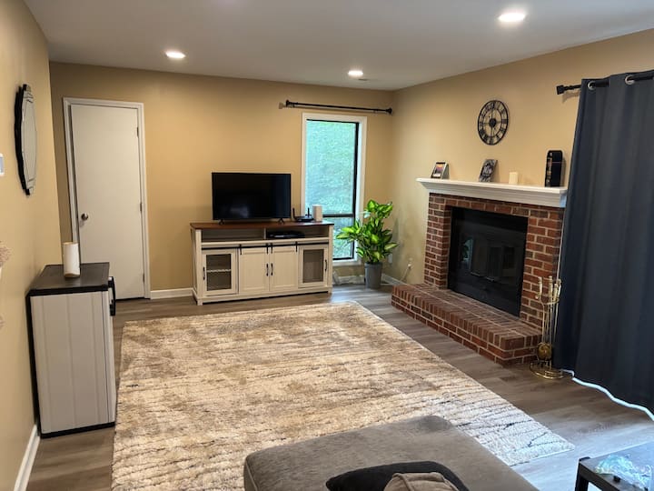 Pet Friendly Townhouse - Apex, NC