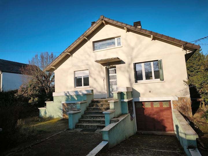 Maison De 80m2 Avec Stationnement Camionnettes. - Achères