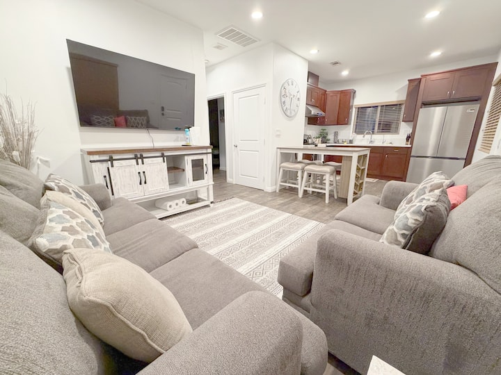 Sleep 4| 2bd 2 Ba| 15 Minutes To Disneyland| Beach - Disney California Adventure Park, Anaheim