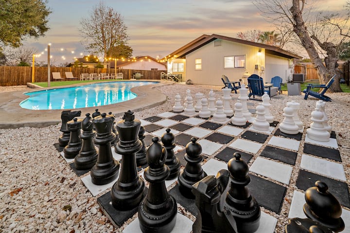 Pool Oasis Near Airport | Gym, Games&bbq - Hill Country Village, TX