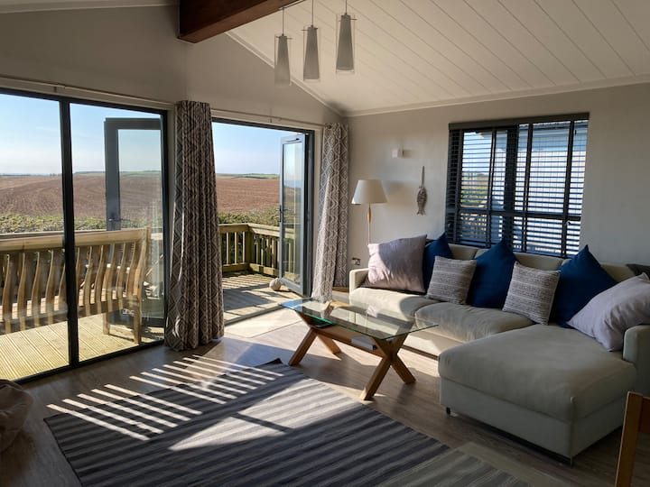 Spacious Seaside 2 Bedroom Lodge With Sea Views - Kingsbridge