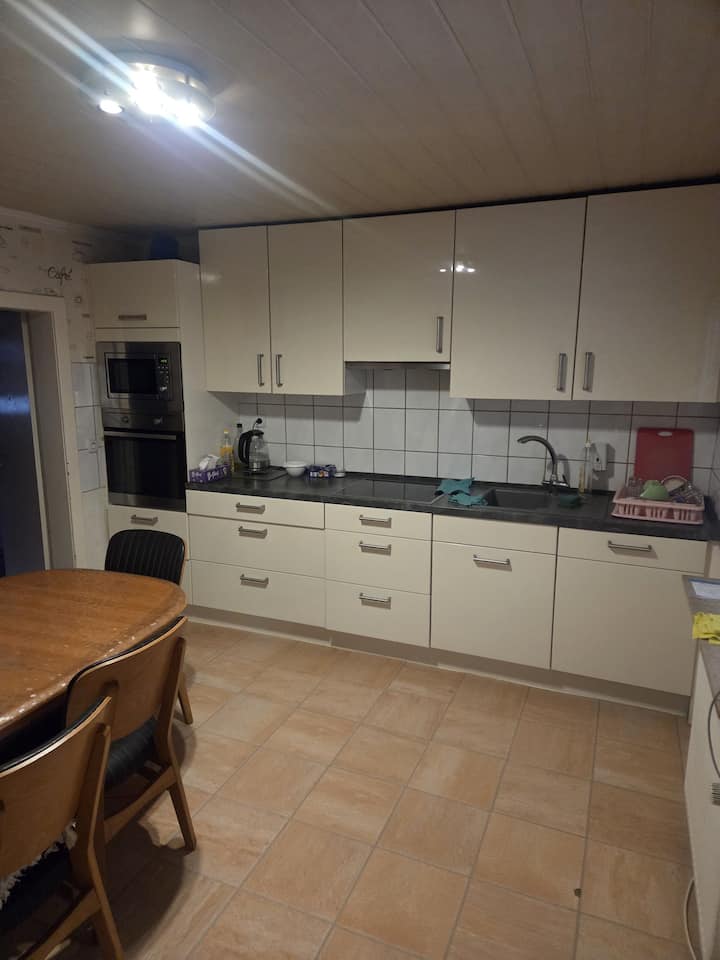 Haus Mit Viele Räumen Und Möbliert Zu Vermieten - Werl