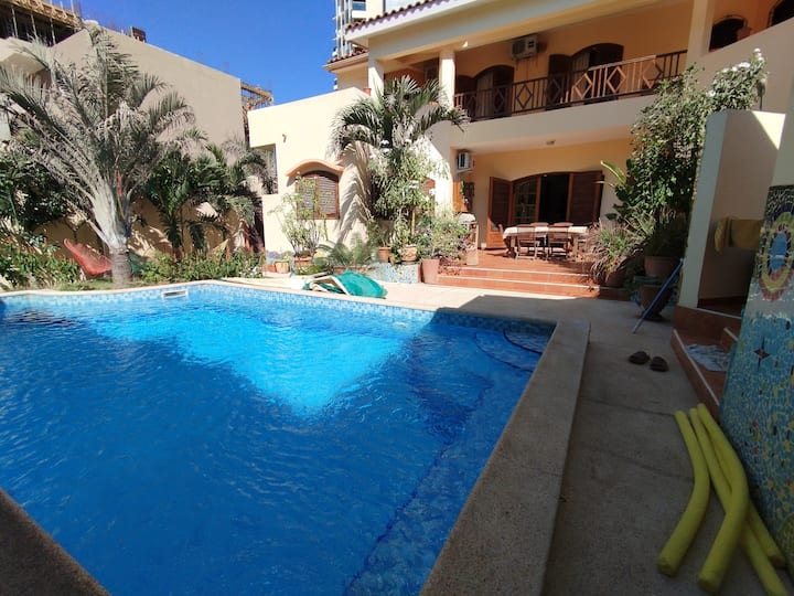 Chambre D'hôtes, Villa D'architecte, Avec Piscine - Dakar