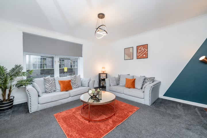 Modern Gallowgate Flat | 2 Bedroom | Free Parking - Aberdeen