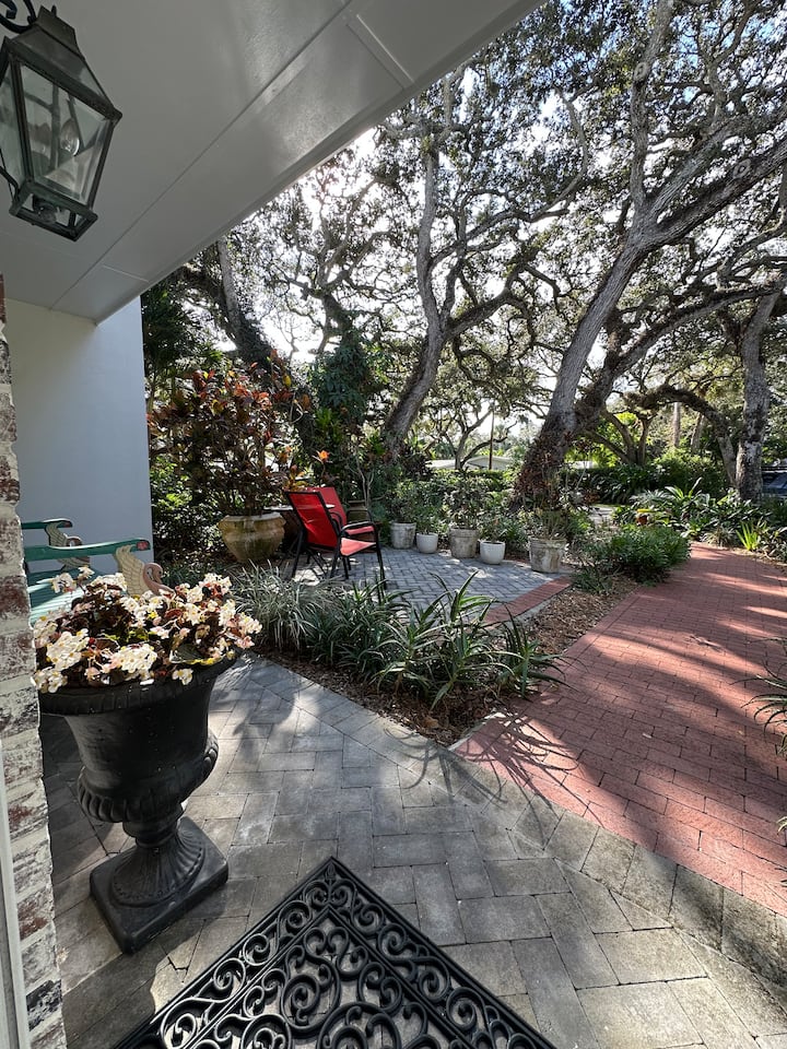 Beautiful, Quiet Townhouse, 200 Steps To The Beach - Vero Beach, FL