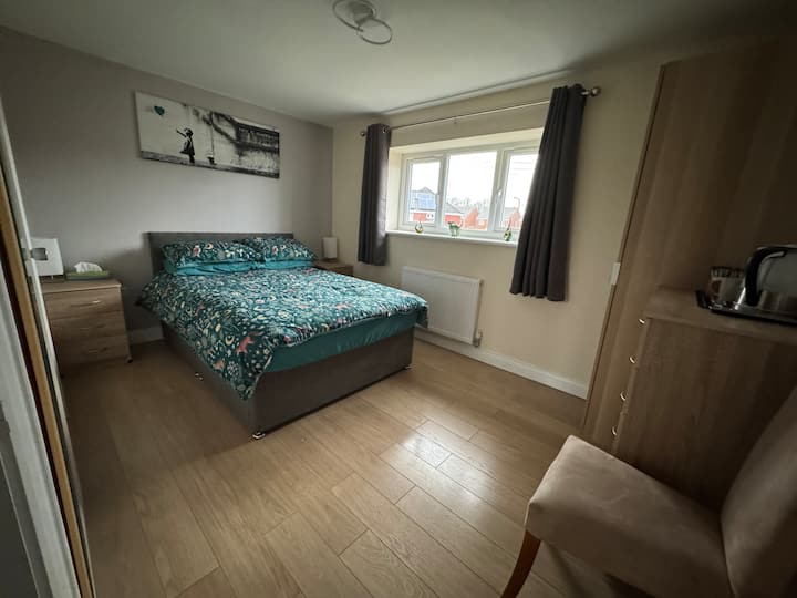 Double Room With En-suite In A Family Home - Stoke-on-Trent