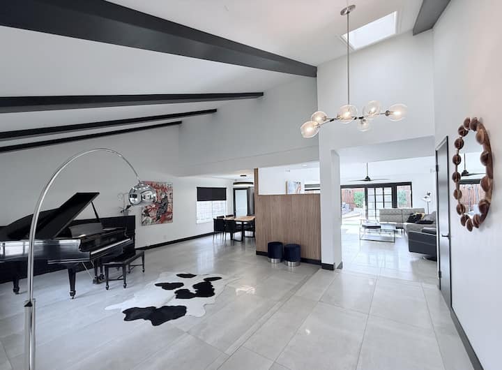 Beautiful Agoura Hills 4br W/pool & Jacuzzi - Agoura Hills, CA