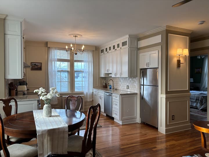 Sun-filled Condo Walking To Downtown And Beach! - Newport, RI