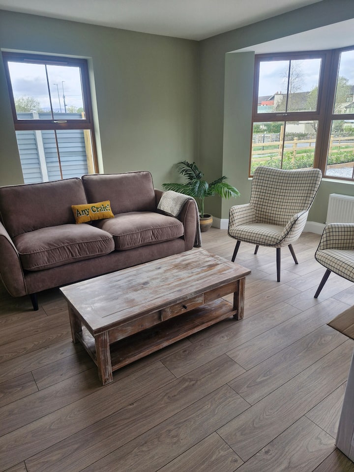 Newly Renovated Charming Town House. - Kenmare