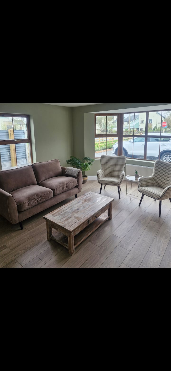 Newly Renovated Charming Town House. - Kenmare