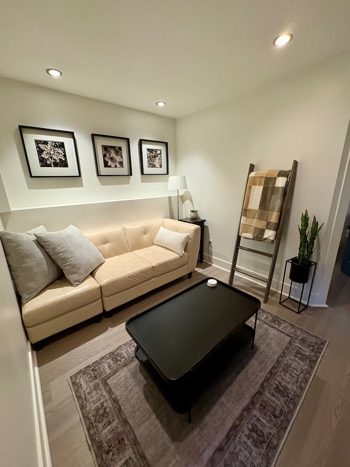 Dog Friendly Private Basement Suite | Patio & Yard - Abbotsford