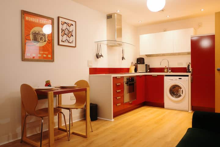 Cosy One-bed Flat In Birmingham Centre | Quiet - Staffordshire