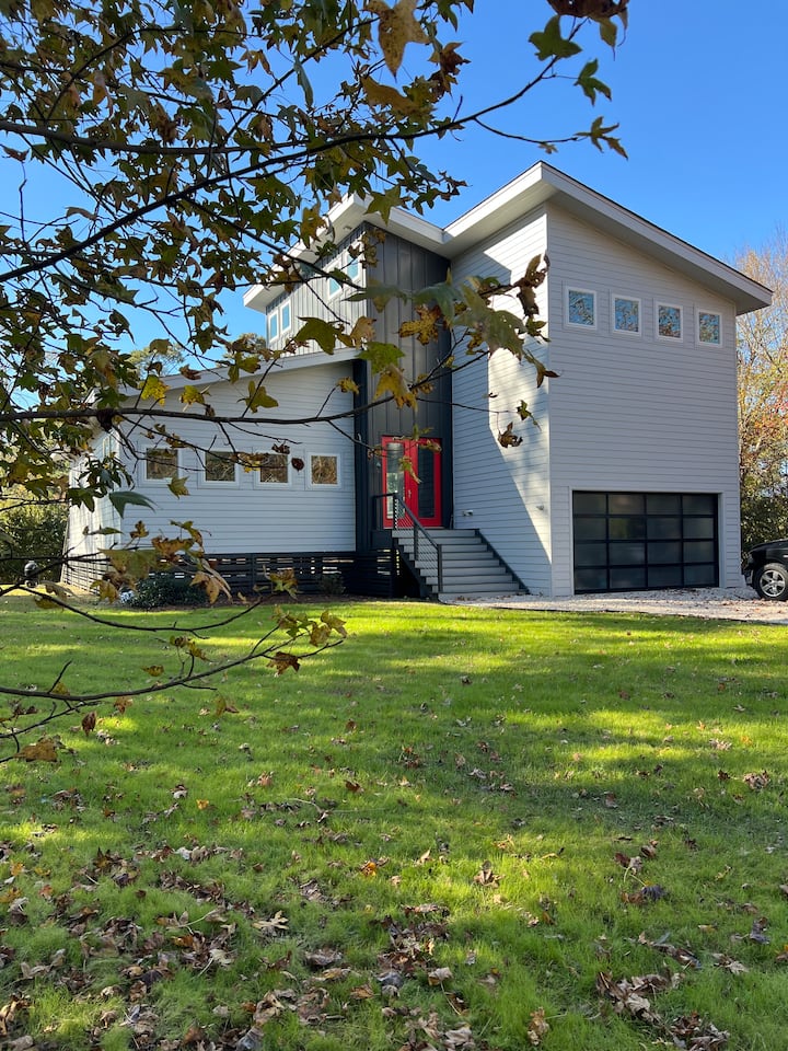 Modern House, Stocked Pond, Private Beaches - Southern Shores, NC