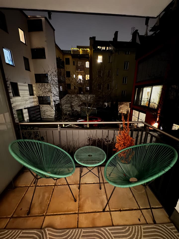Funktionale Zwei-zimmer Unterkunft Mit Balkon - München
