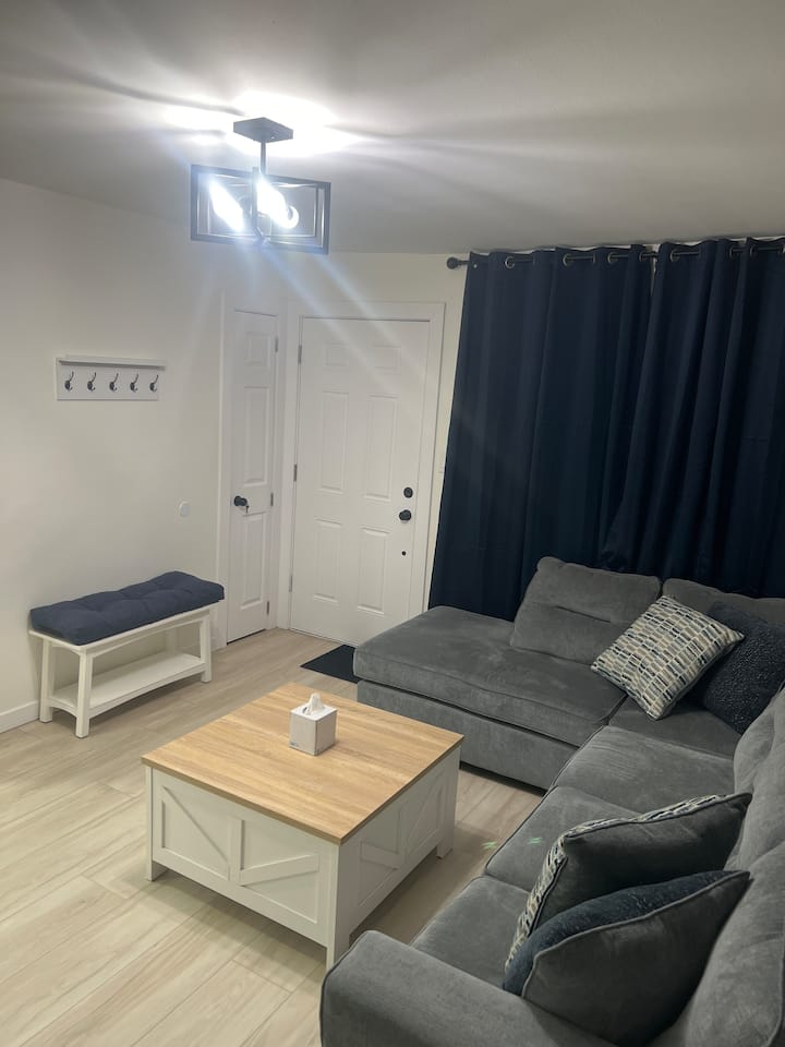 Modern Home, Near City Center, Closest To Airport - Dearborn, MI