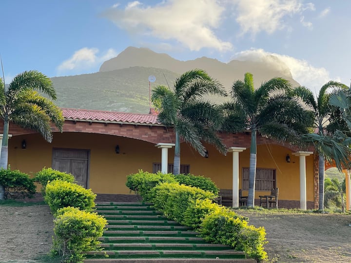 Espectacular Casa De Campo Fundo La Guadalupe - Venezuela