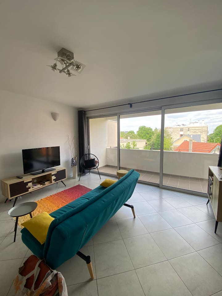 Lumineux 2 Pièces + 2 Balcons – Centre-ville - Le Perreux-sur-Marne