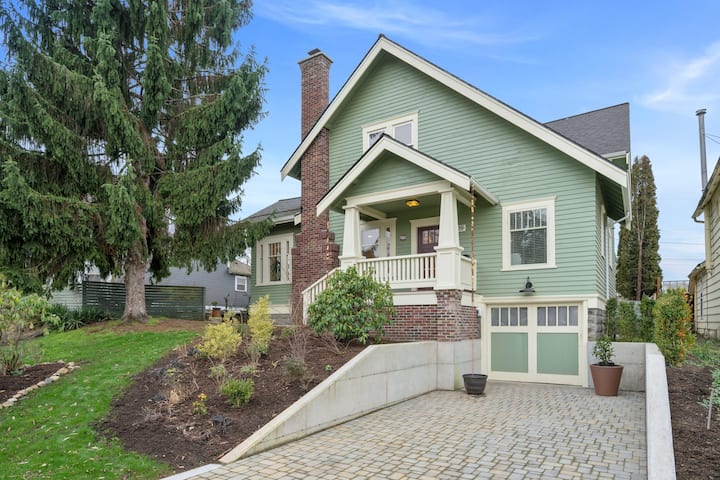 Classic Craftsman Home In Historic York District - Bellingham, WA