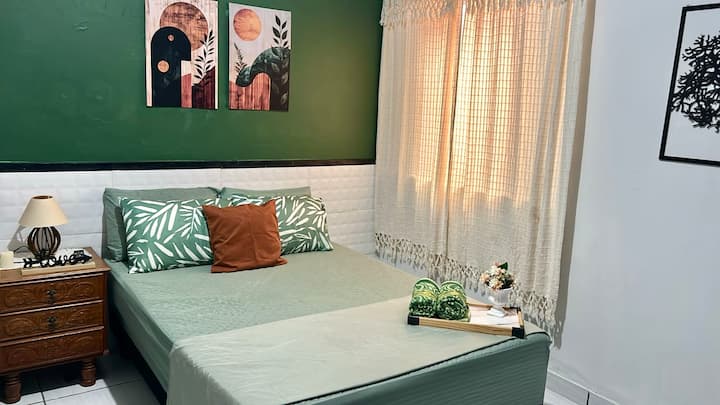 2 - Casa Espaçosa E Confortável  Com Garagem. - Ribeirão Preto