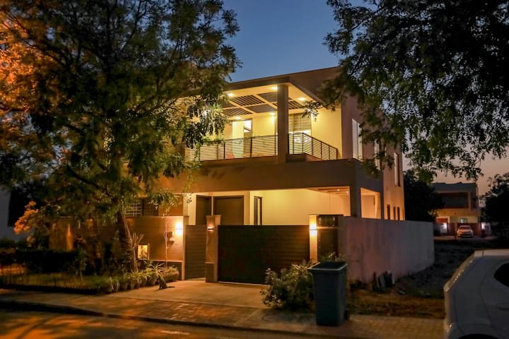Modern 4br Villa | Bright, Spacious & Private - Karachi